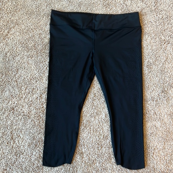 Athleta | Pants & Jumpsuits | Athleta Black Laser Cut Running Capris ...